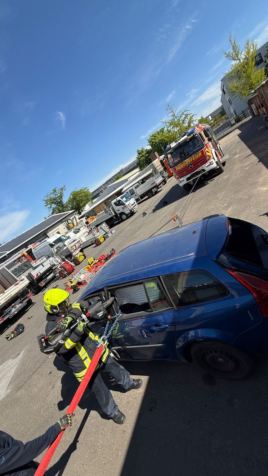 Schulung zur technischen Hilfeleistung: Sicherer Umgang mit ...